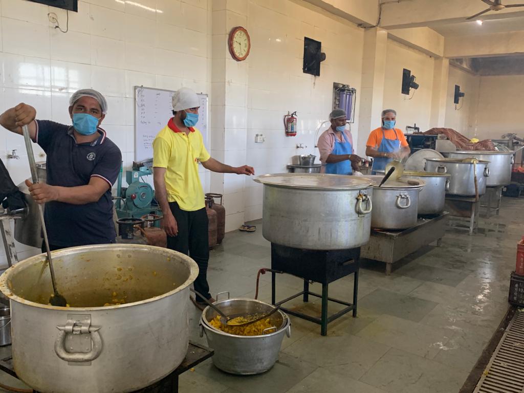 Jagannath food For Life Trust is providing food to 16000 people in this ...